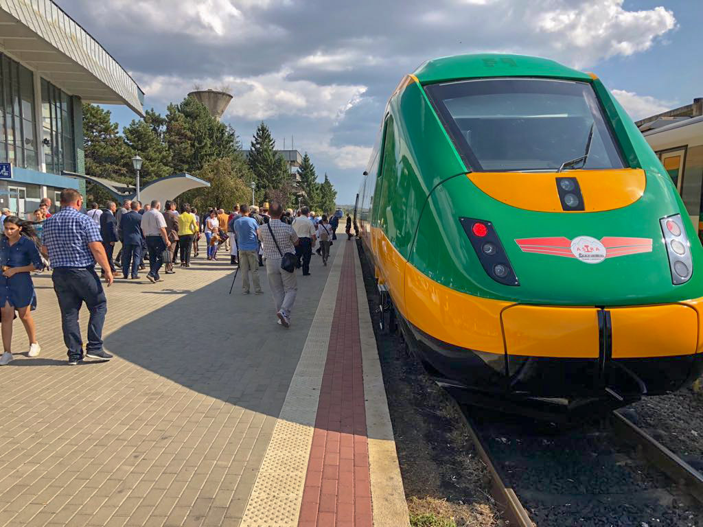 Cel mai modern tren din România circulă de acum din și de la Timișoara ...